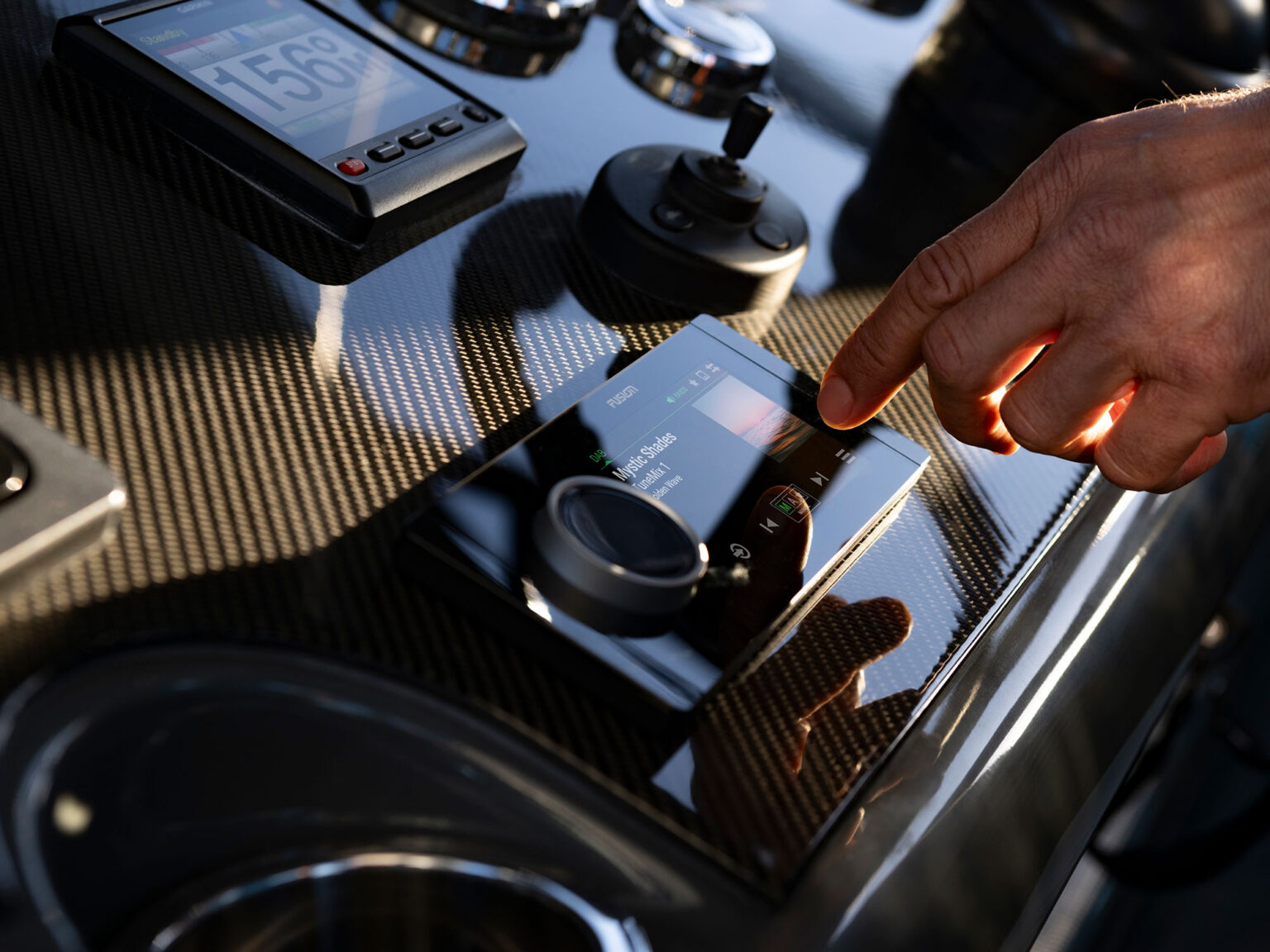 A New Fusion Apollo RA 800 Stereo From Garmin